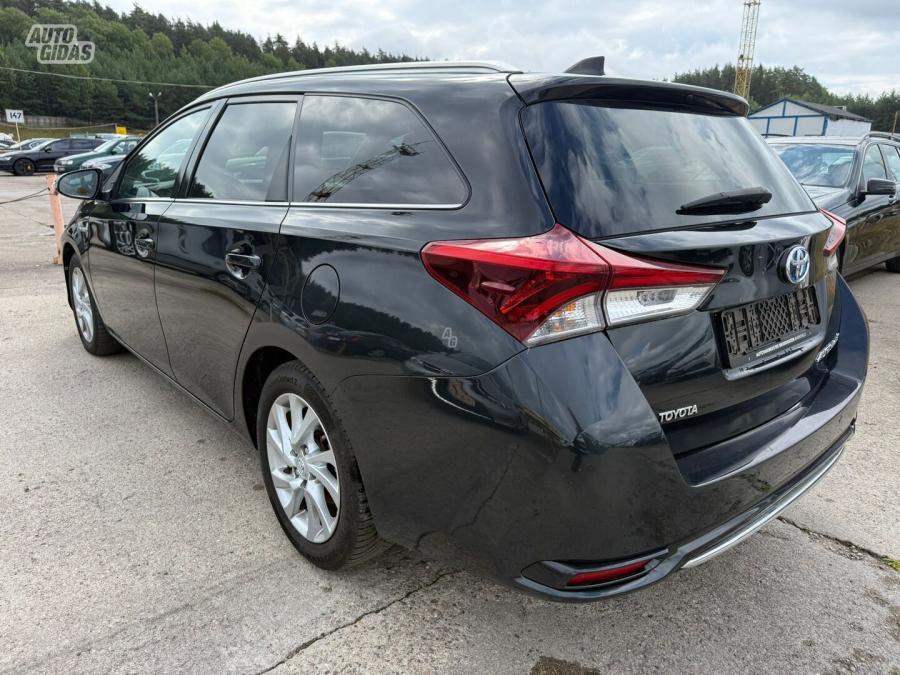 Black Toyota Auris 2015 in Vilnius, with an engine capacity of 1.80 L and mileage of 188 thousand km for 12850 €, photo 8 on AUTOMOTO.COM.LV
