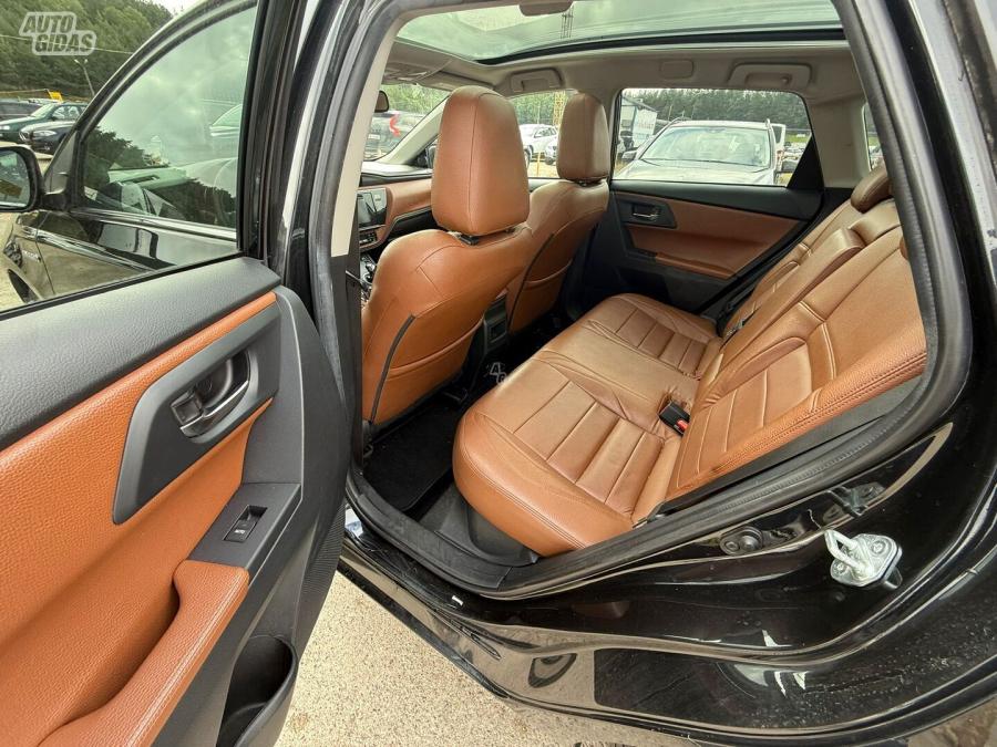 Black Toyota Auris 2015 in Vilnius, with an engine capacity of 1.80 L and mileage of 188 thousand km for 12850 €, photo 12 on AUTOMOTO.COM.LV