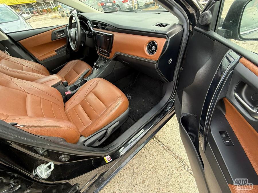 Black Toyota Auris 2015 in Vilnius, with an engine capacity of 1.80 L and mileage of 188 thousand km for 12850 €, photo 17 on AUTOMOTO.COM.LV