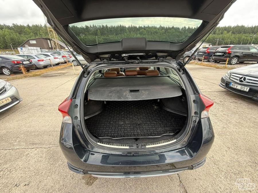 Black Toyota Auris 2015 in Vilnius, with an engine capacity of 1.80 L and mileage of 188 thousand km for 12850 €, photo 20 on AUTOMOTO.COM.LV