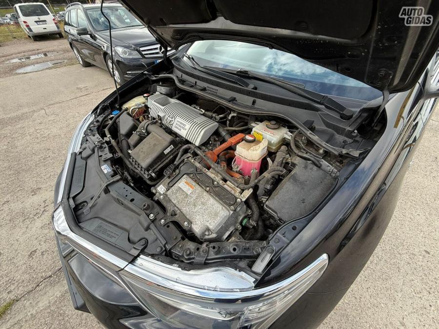 Black Toyota Auris 2015 in Vilnius, with an engine capacity of 1.80 L and mileage of 188 thousand km for 12850 €, photo 23 on AUTOMOTO.COM.LV