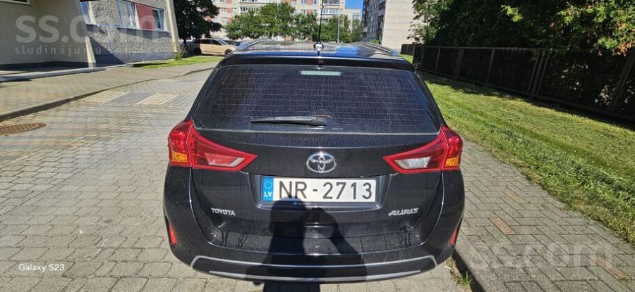 Black Toyota Auris 2015 in Ventspils, with an engine capacity of 1.60 L and mileage of 257 thousand km for 5100 €, photo 7 on AUTOMOTO.COM.LV