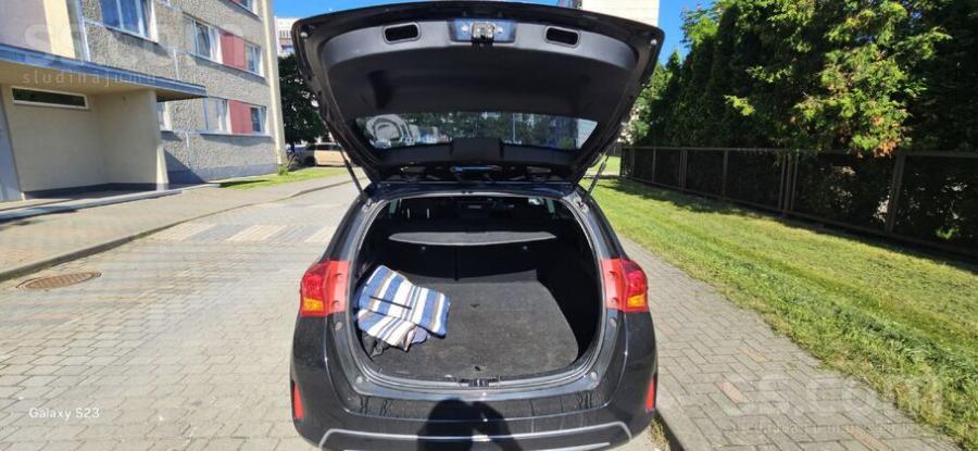 Black Toyota Auris 2015 in Ventspils, with an engine capacity of 1.60 L and mileage of 257 thousand km for 5100 €, photo 12 on AUTOMOTO.COM.LV