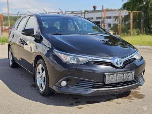 Black Toyota Auris 2015 in Rokiskis, with an engine capacity of 1.80 L and mileage of 314 thousand km for 5550 €, photo 4 on AUTOMOTO.COM.LV