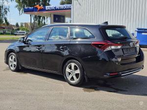 Black Toyota Auris 2015 in Rokiskis, with an engine capacity of 1.80 L and mileage of 314 thousand km for 5550 €, photo 7 on AUTOMOTO.COM.LV
