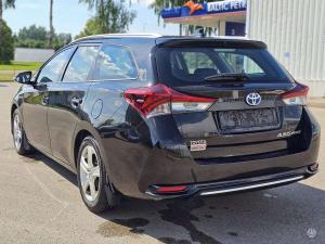 Black Toyota Auris 2015 in Rokiskis, with an engine capacity of 1.80 L and mileage of 314 thousand km for 5550 €, photo 8 on AUTOMOTO.COM.LV