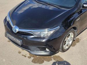 Black Toyota Auris 2015 in Rokiskis, with an engine capacity of 1.80 L and mileage of 314 thousand km for 5550 €, photo 13 on AUTOMOTO.COM.LV