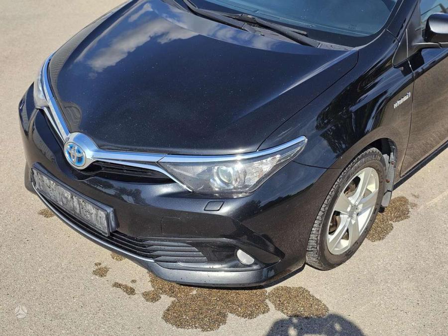 Black Toyota Auris 2015 in Rokiskis, with an engine capacity of 1.80 L and mileage of 314 thousand km for 5550 €, photo 13 on AUTOMOTO.COM.LV