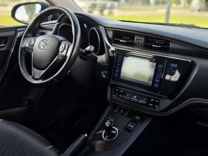 Black Toyota Auris 2015 in Rokiskis, with an engine capacity of 1.80 L and mileage of 314 thousand km for 5550 €, photo 14 on AUTOMOTO.COM.LV