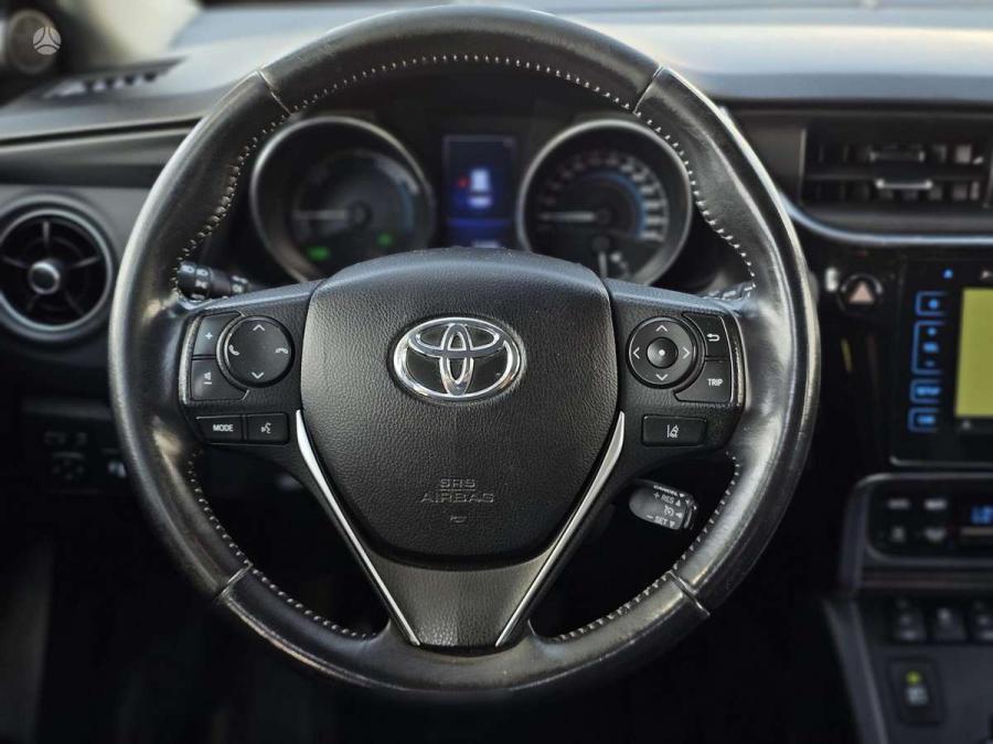 Black Toyota Auris 2015 in Rokiskis, with an engine capacity of 1.80 L and mileage of 314 thousand km for 5550 €, photo 15 on AUTOMOTO.COM.LV