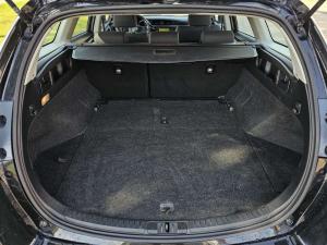 Black Toyota Auris 2015 in Rokiskis, with an engine capacity of 1.80 L and mileage of 314 thousand km for 5550 €, photo 17 on AUTOMOTO.COM.LV