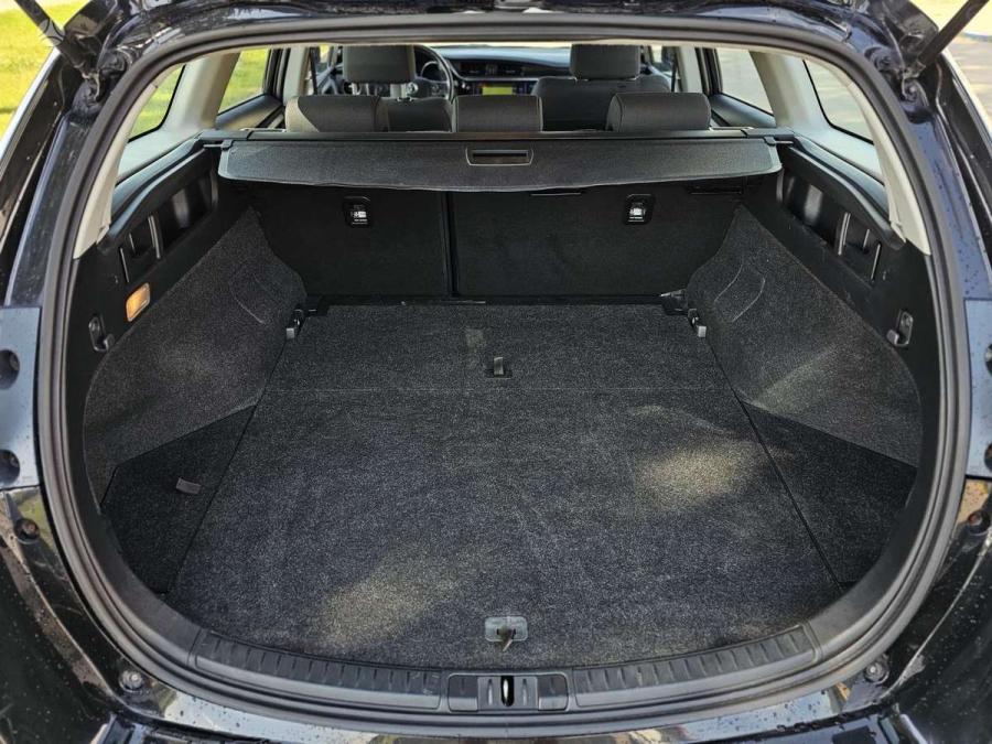 Black Toyota Auris 2015 in Rokiskis, with an engine capacity of 1.80 L and mileage of 314 thousand km for 5550 €, photo 17 on AUTOMOTO.COM.LV