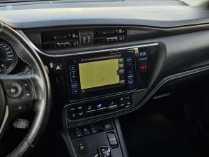 Black Toyota Auris 2015 in Rokiskis, with an engine capacity of 1.80 L and mileage of 314 thousand km for 5550 €, photo 19 on AUTOMOTO.COM.LV