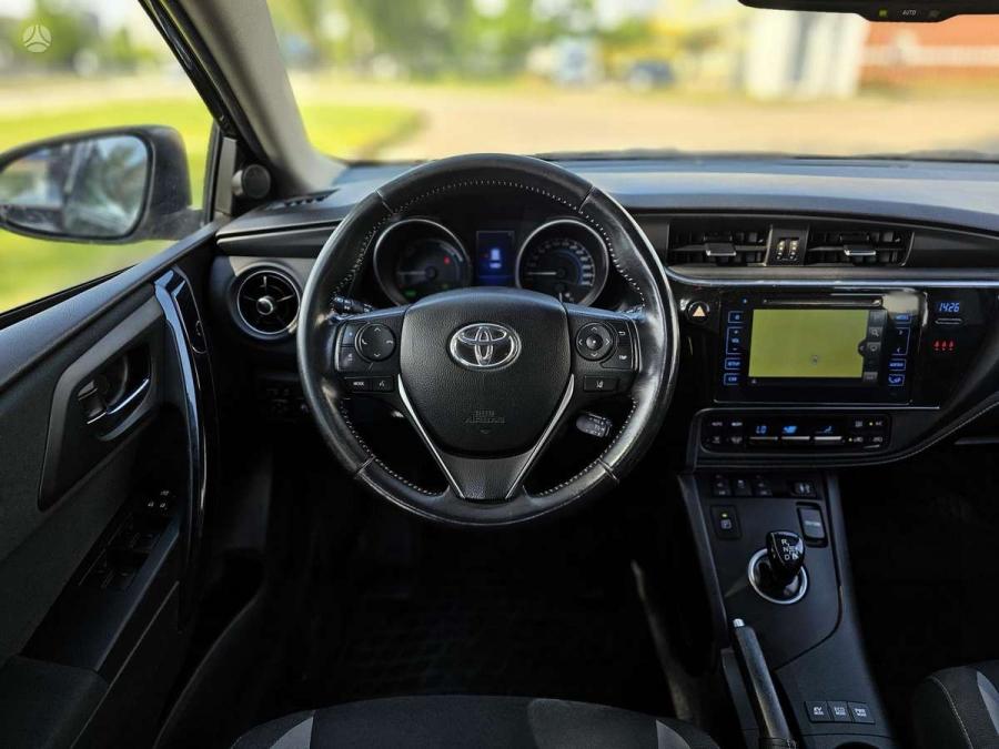 Black Toyota Auris 2015 in Rokiskis, with an engine capacity of 1.80 L and mileage of 314 thousand km for 5550 €, photo 21 on AUTOMOTO.COM.LV