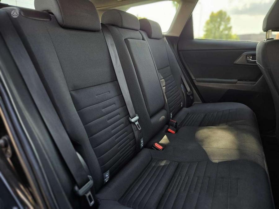 Black Toyota Auris 2015 in Rokiskis, with an engine capacity of 1.80 L and mileage of 314 thousand km for 5550 €, photo 22 on AUTOMOTO.COM.LV