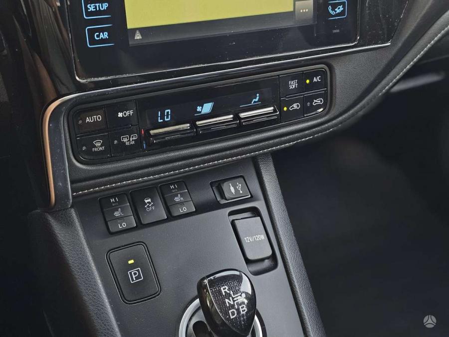 Black Toyota Auris 2015 in Rokiskis, with an engine capacity of 1.80 L and mileage of 314 thousand km for 5550 €, photo 25 on AUTOMOTO.COM.LV