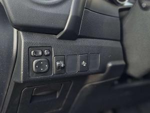 Black Toyota Auris 2015 in Rokiskis, with an engine capacity of 1.80 L and mileage of 314 thousand km for 5550 €, photo 26 on AUTOMOTO.COM.LV