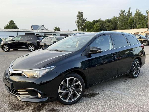 Черный Тойота Аурис 2015 в Утена, объемом двигателя 1.60 л и пробегом 240 тыс. км за 6500 €, фото 1 на AUTOMOTO.COM.LV