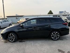 Black Toyota Auris 2015 in Utena, with an engine capacity of 1.60 L and mileage of 240 thousand km for 6500 €, photo 3 on AUTOMOTO.COM.LV