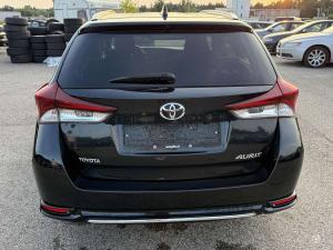 Black Toyota Auris 2015 in Utena, with an engine capacity of 1.60 L and mileage of 240 thousand km for 6500 €, photo 5 on AUTOMOTO.COM.LV