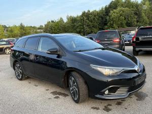 Black Toyota Auris 2015 in Utena, with an engine capacity of 1.60 L and mileage of 240 thousand km for 6500 €, photo 9 on AUTOMOTO.COM.LV