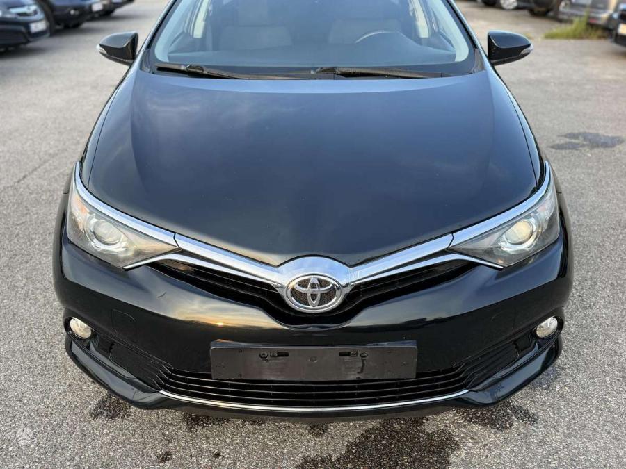 Black Toyota Auris 2015 in Utena, with an engine capacity of 1.60 L and mileage of 240 thousand km for 6500 €, photo 10 on AUTOMOTO.COM.LV