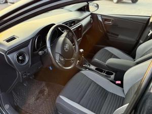 Black Toyota Auris 2015 in Utena, with an engine capacity of 1.60 L and mileage of 240 thousand km for 6500 €, photo 12 on AUTOMOTO.COM.LV