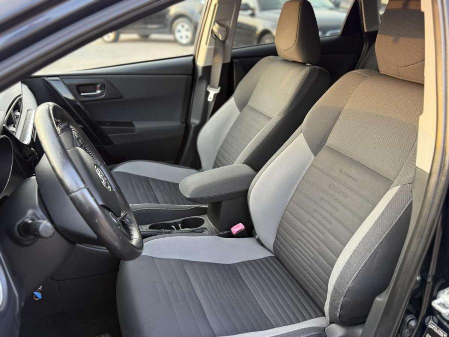 Black Toyota Auris 2015 in Utena, with an engine capacity of 1.60 L and mileage of 240 thousand km for 6500 €, photo 13 on AUTOMOTO.COM.LV