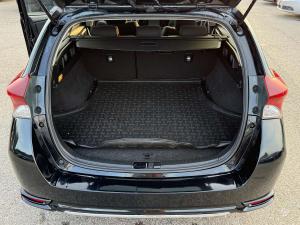 Black Toyota Auris 2015 in Utena, with an engine capacity of 1.60 L and mileage of 240 thousand km for 6500 €, photo 16 on AUTOMOTO.COM.LV