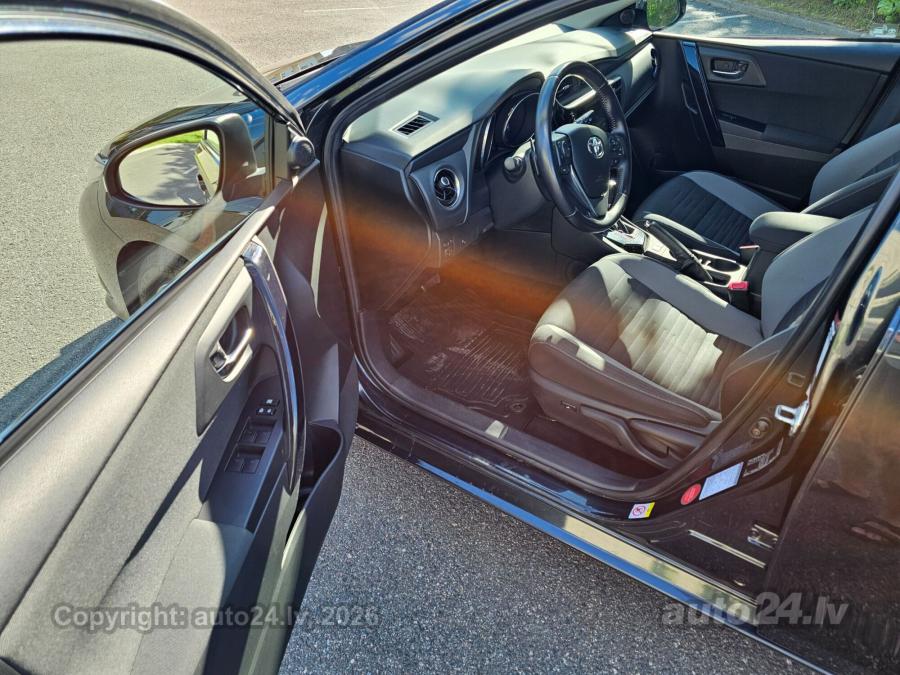 Черный Тойота Аурис 2015 в Таллин, объемом двигателя 1.60 л и пробегом 165 тыс. км за 9000 €, фото 10 на AUTOMOTO.COM.LV