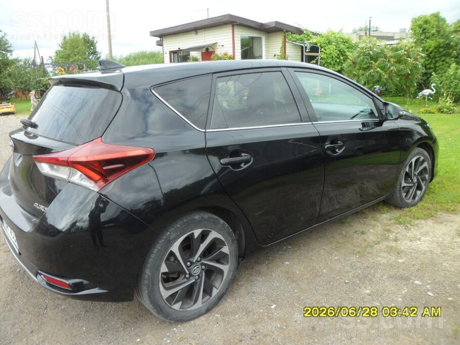 Melns Toyota Auris 2015 Bauska, ar dzinēja tilpumu 1.60 L un nobraukumu 250 tūkst. km par 6900 €, foto 3 vietnē AUTOMOTO.COM.LV