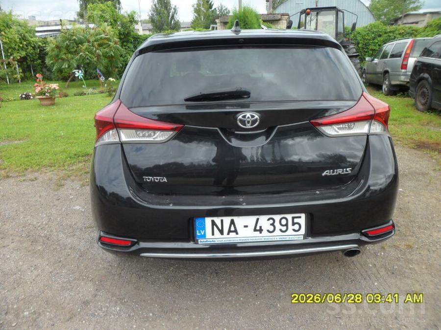 Melns Toyota Auris 2015 Bauska, ar dzinēja tilpumu 1.60 L un nobraukumu 250 tūkst. km par 6900 €, foto 6 vietnē AUTOMOTO.COM.LV