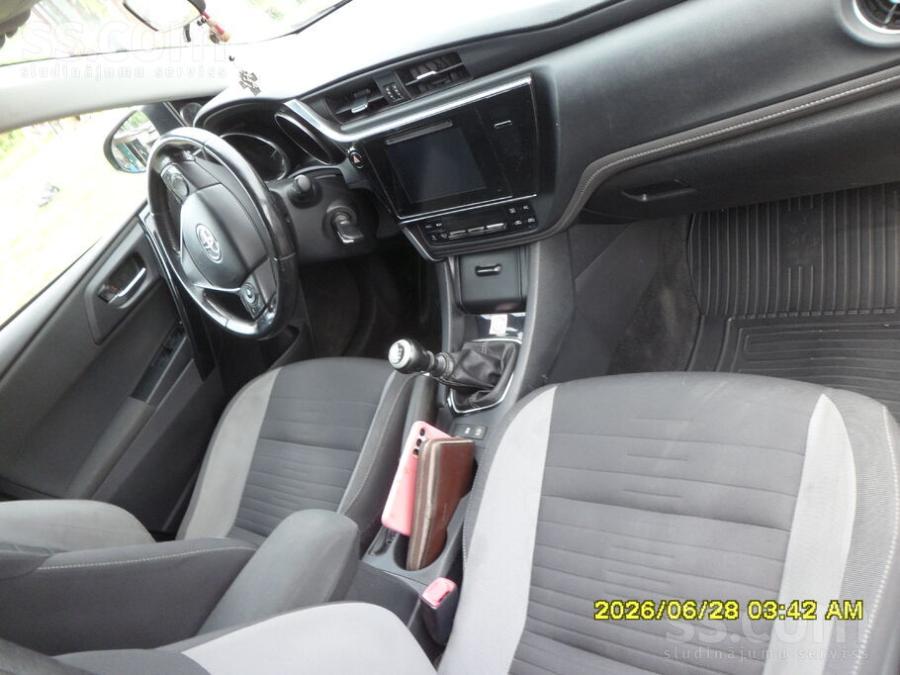 Melns Toyota Auris 2015 Bauska, ar dzinēja tilpumu 1.60 L un nobraukumu 250 tūkst. km par 6900 €, foto 8 vietnē AUTOMOTO.COM.LV