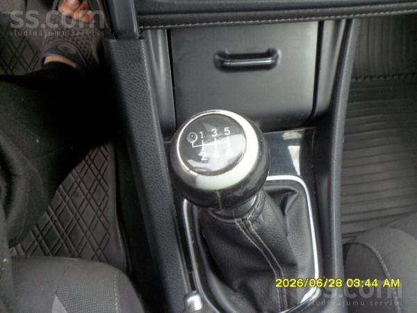 Melns Toyota Auris 2015 Bauska, ar dzinēja tilpumu 1.60 L un nobraukumu 250 tūkst. km par 6900 €, foto 9 vietnē AUTOMOTO.COM.LV