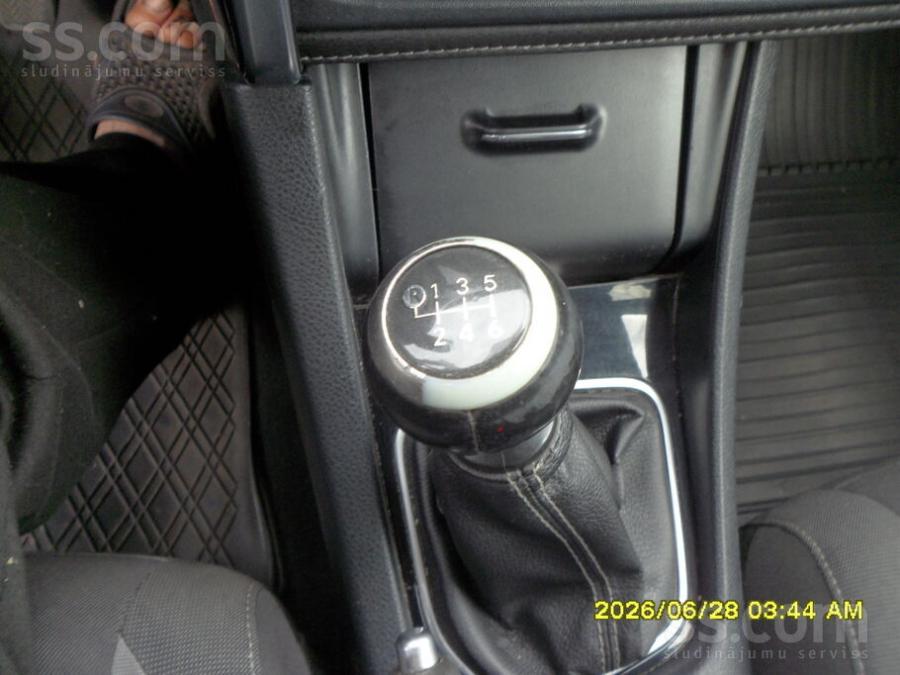 Melns Toyota Auris 2015 Bauska, ar dzinēja tilpumu 1.60 L un nobraukumu 250 tūkst. km par 6900 €, foto 10 vietnē AUTOMOTO.COM.LV