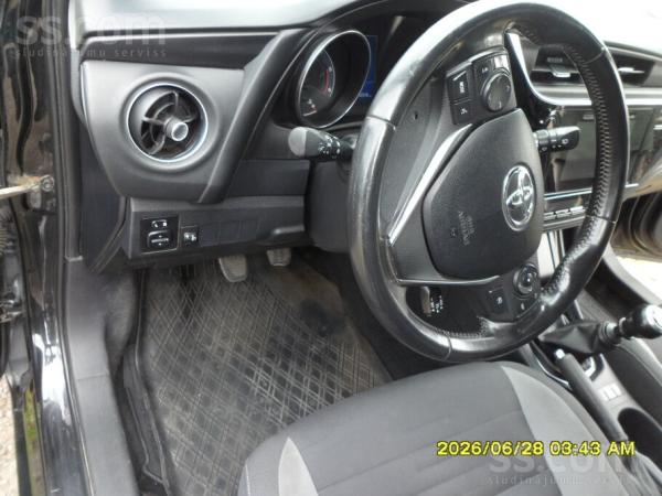 Melns Toyota Auris 2015 Bauska, ar dzinēja tilpumu 1.60 L un nobraukumu 250 tūkst. km par 6900 €, foto 10 vietnē AUTOMOTO.COM.LV