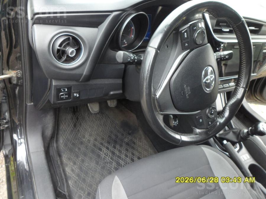 Melns Toyota Auris 2015 Bauska, ar dzinēja tilpumu 1.60 L un nobraukumu 250 tūkst. km par 6900 €, foto 11 vietnē AUTOMOTO.COM.LV