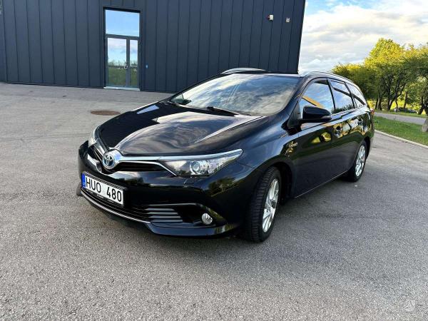 Melns Toyota Auris 2015 Viļņa, ar dzinēja tilpumu 1.80 L un nobraukumu 189 tūkst. km par 10850 €, foto 1 vietnē AUTOMOTO.COM.LV