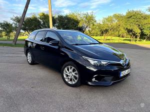 Black Toyota Auris 2015 in Vilnius, with an engine capacity of 1.80 L and mileage of 189 thousand km for 10850 €, photo 7 on AUTOMOTO.COM.LV