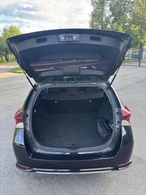 Black Toyota Auris 2015 in Vilnius, with an engine capacity of 1.80 L and mileage of 189 thousand km for 10850 €, photo 8 on AUTOMOTO.COM.LV