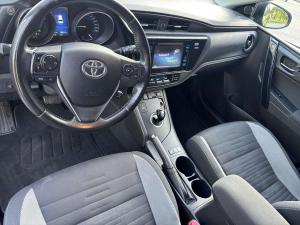 Black Toyota Auris 2015 in Vilnius, with an engine capacity of 1.80 L and mileage of 189 thousand km for 10850 €, photo 9 on AUTOMOTO.COM.LV