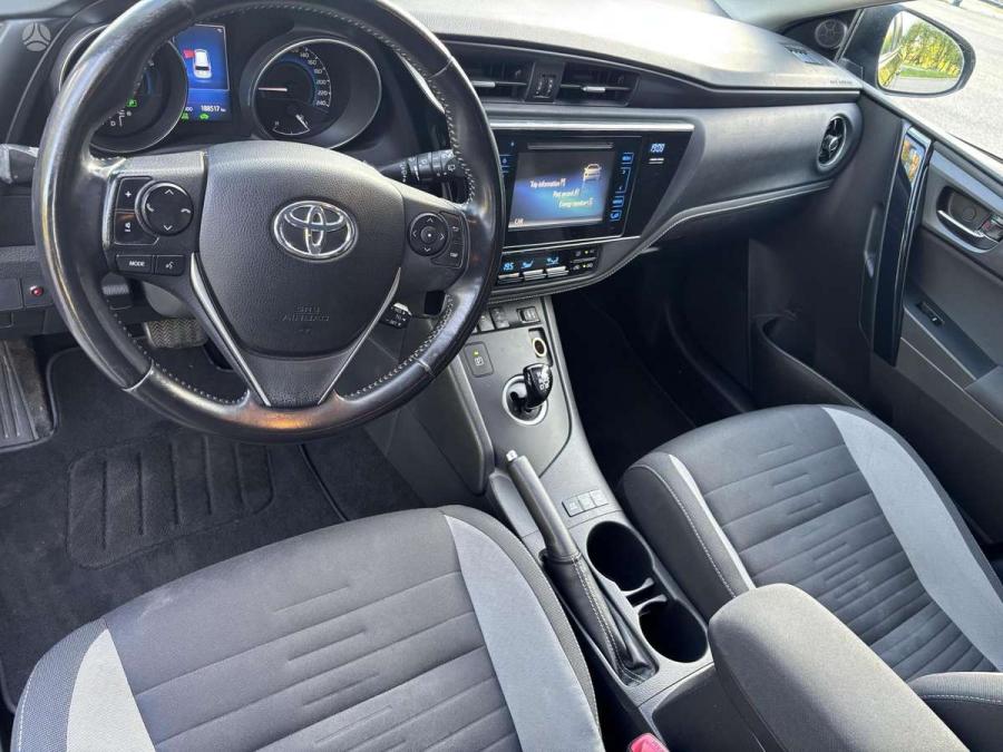 Black Toyota Auris 2015 in Vilnius, with an engine capacity of 1.80 L and mileage of 189 thousand km for 10850 €, photo 9 on AUTOMOTO.COM.LV