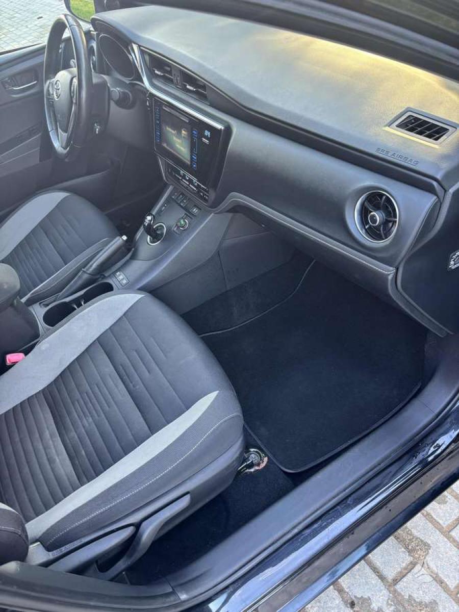 Black Toyota Auris 2015 in Vilnius, with an engine capacity of 1.80 L and mileage of 189 thousand km for 10850 €, photo 12 on AUTOMOTO.COM.LV
