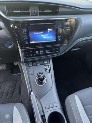 Black Toyota Auris 2015 in Vilnius, with an engine capacity of 1.80 L and mileage of 189 thousand km for 10850 €, photo 13 on AUTOMOTO.COM.LV