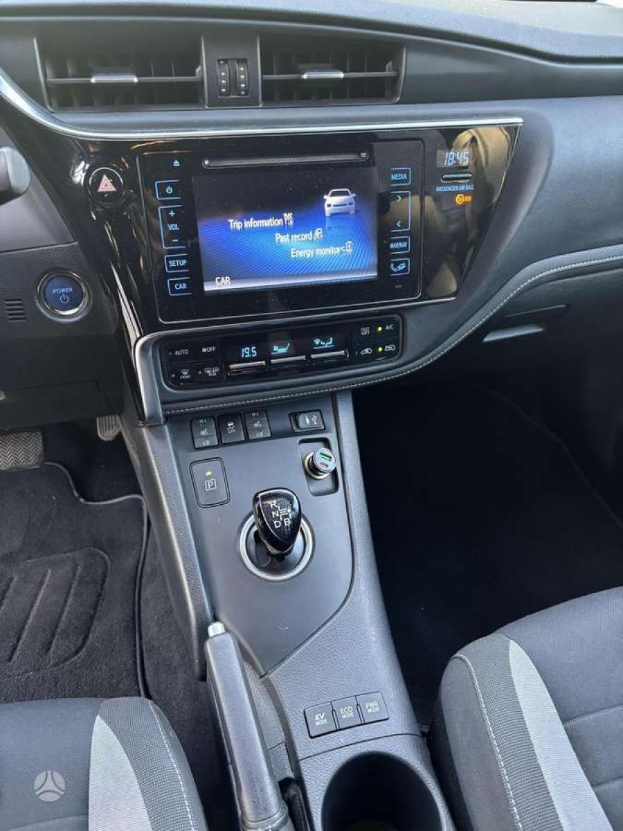 Black Toyota Auris 2015 in Vilnius, with an engine capacity of 1.80 L and mileage of 189 thousand km for 10850 €, photo 13 on AUTOMOTO.COM.LV