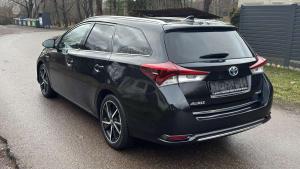Black Toyota Auris 2016 in Jonava, with an engine capacity of 1.80 L and mileage of 278 thousand km for 9200 €, photo 7 on AUTOMOTO.COM.LV