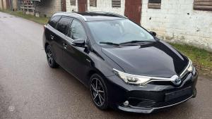 Black Toyota Auris 2016 in Jonava, with an engine capacity of 1.80 L and mileage of 278 thousand km for 9200 €, photo 11 on AUTOMOTO.COM.LV