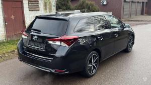 Black Toyota Auris 2016 in Jonava, with an engine capacity of 1.80 L and mileage of 278 thousand km for 9200 €, photo 13 on AUTOMOTO.COM.LV
