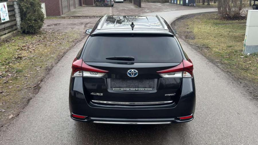 Black Toyota Auris 2016 in Jonava, with an engine capacity of 1.80 L and mileage of 278 thousand km for 9200 €, photo 14 on AUTOMOTO.COM.LV