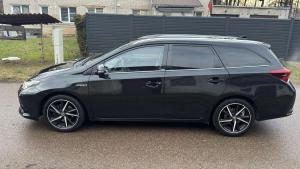 Black Toyota Auris 2016 in Jonava, with an engine capacity of 1.80 L and mileage of 278 thousand km for 9200 €, photo 16 on AUTOMOTO.COM.LV